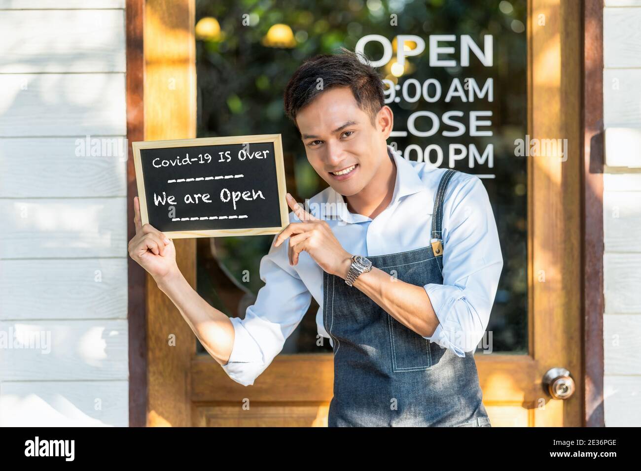 Shop sign over door hi-res stock photography and images - Alamy
