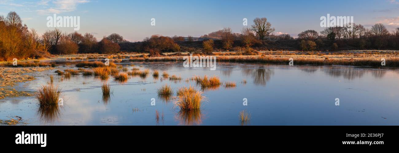 Sunrise over the Bowling Green Marsh and River Clyst, Topsham, Devon ...