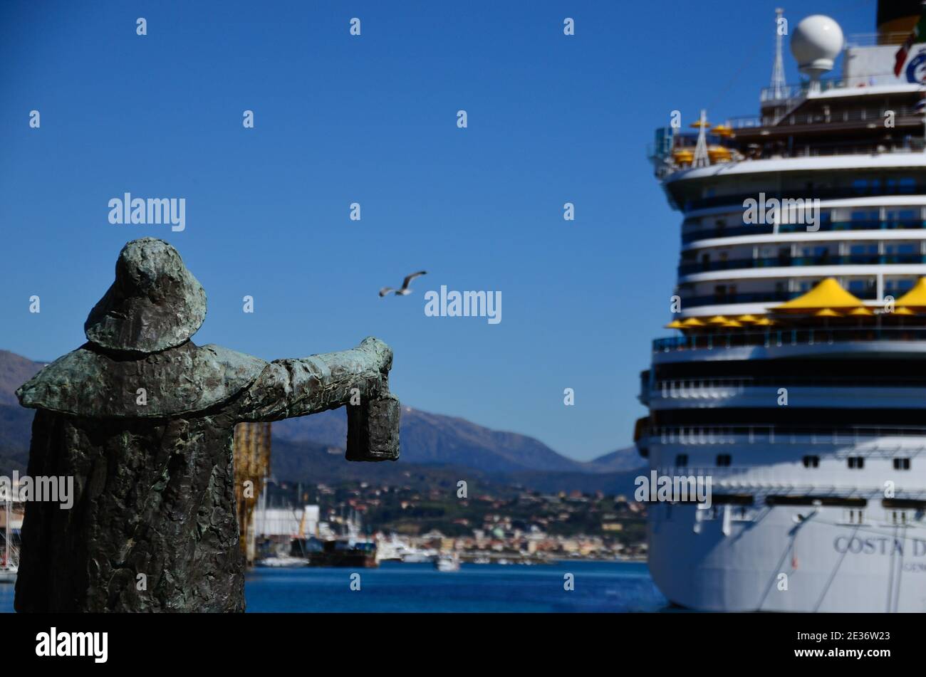 old statue in the port with cruise ship in background Stock Photo - Alamy