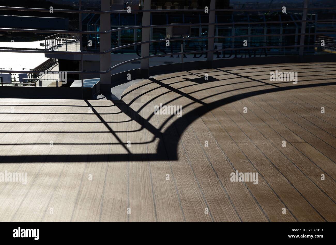 Railing cruise ship hi-res stock photography and images - Alamy