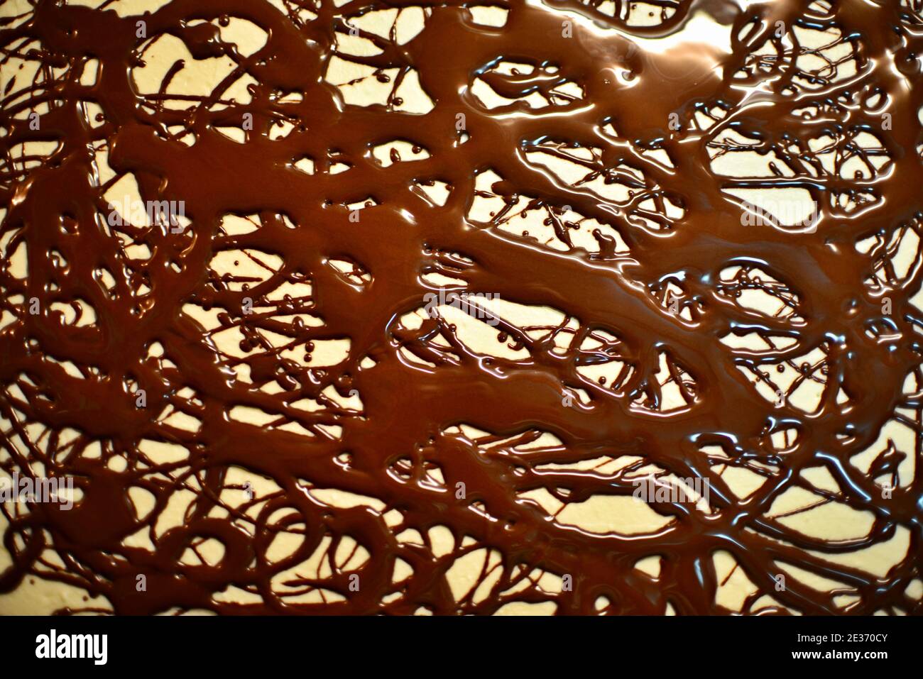 Chocolate lines on sweet cake. Abstract random chocolate painting Stock ...