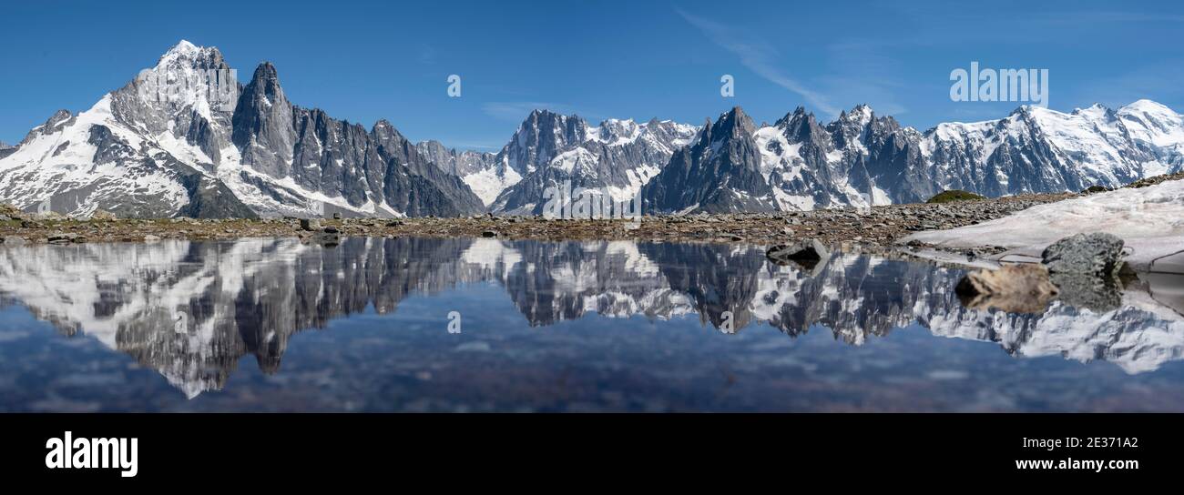 Mountain panorama, reflection in Lac Blanc, mountain peaks, Grandes Jorasses and the Mont Blanc ...