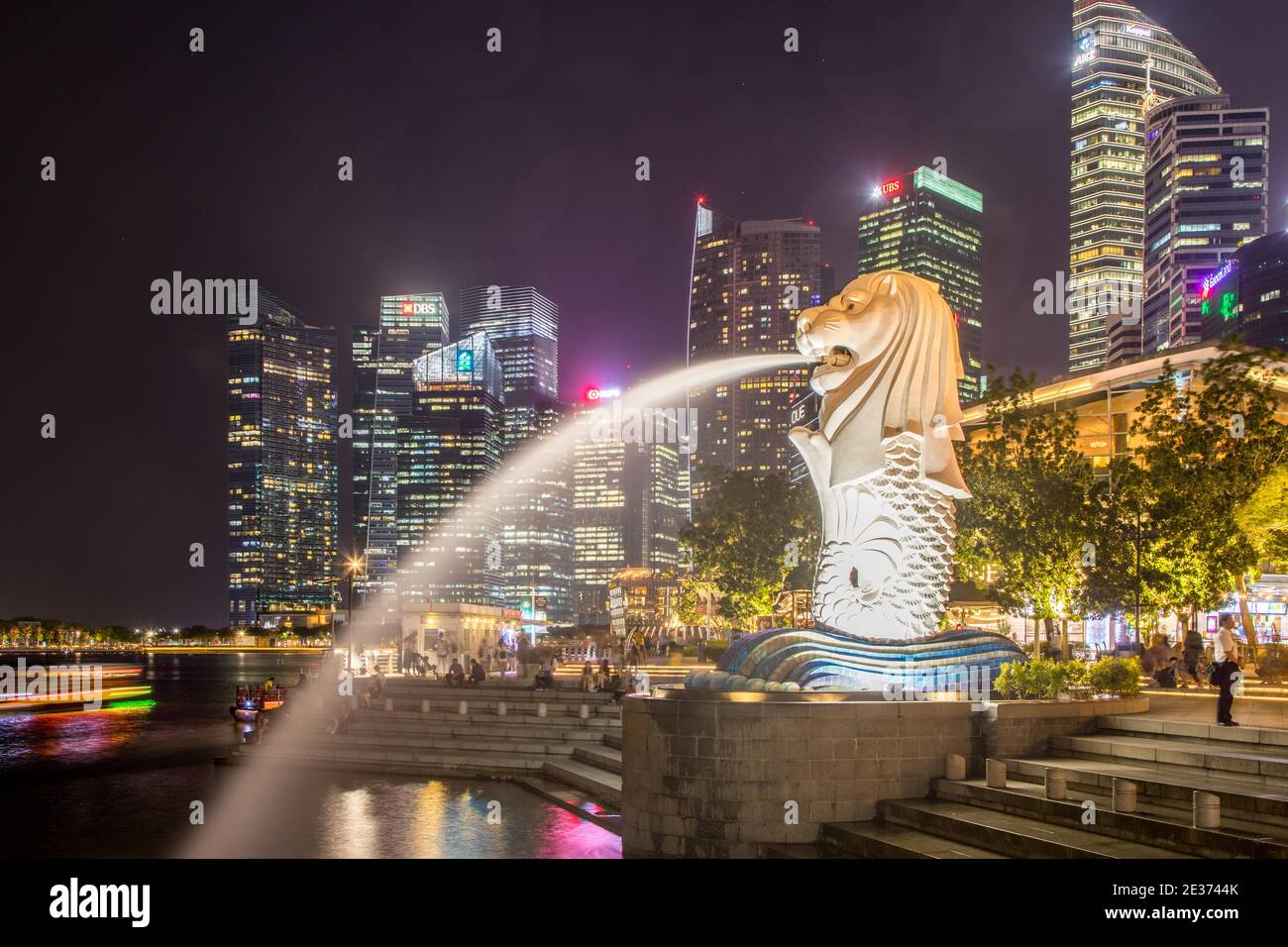 Merlion Statue, night shot, Marina Bay Reservoir, Singapore Stock Photo ...