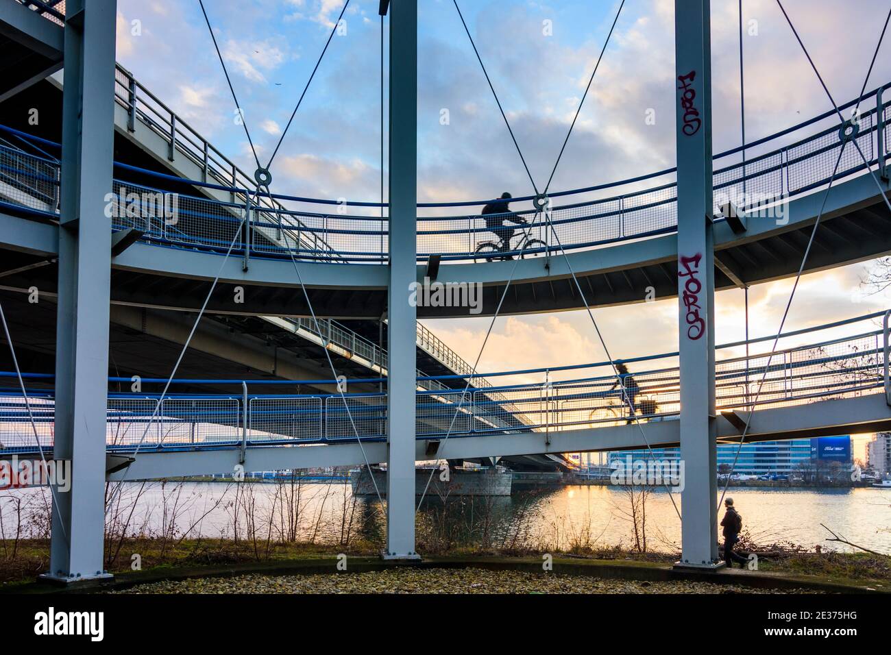 Wien, Vienna: freeway bridge Praterbrücke, river Donau (Donau), cyclist ...