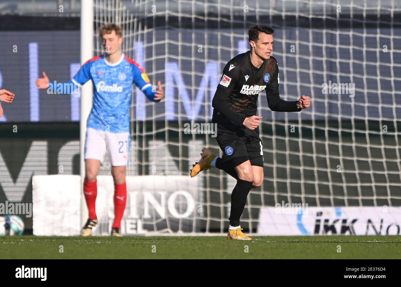 Kiel, Deutschland. 17th Jan, 2021. goal, hit 0.1: goalschuetze Philip ...