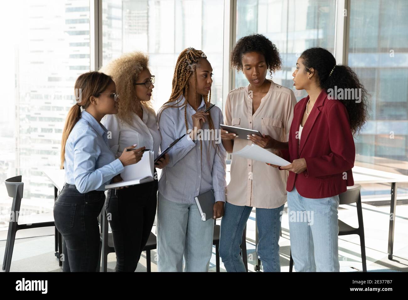 Female employees talk in hi-res stock photography and images - Alamy