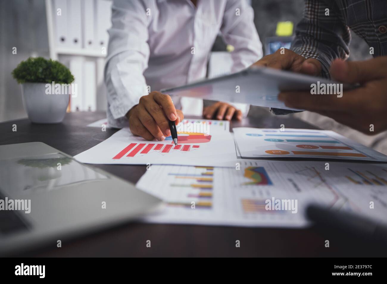 Accounting team hi-res stock photography and images - Alamy