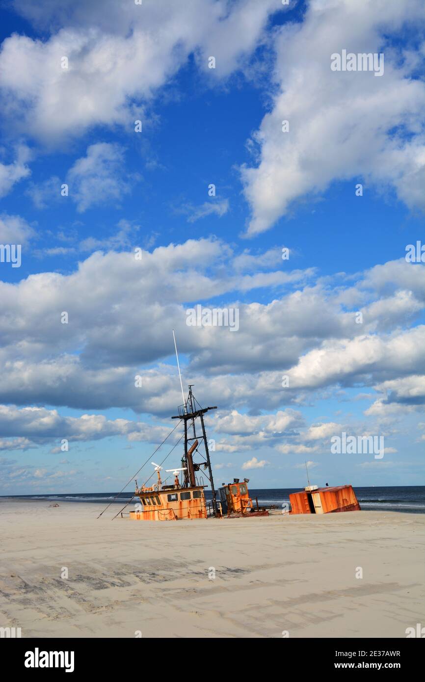 The fishing trawler Ocean Pursuit stranded on the beach off Oregon ...