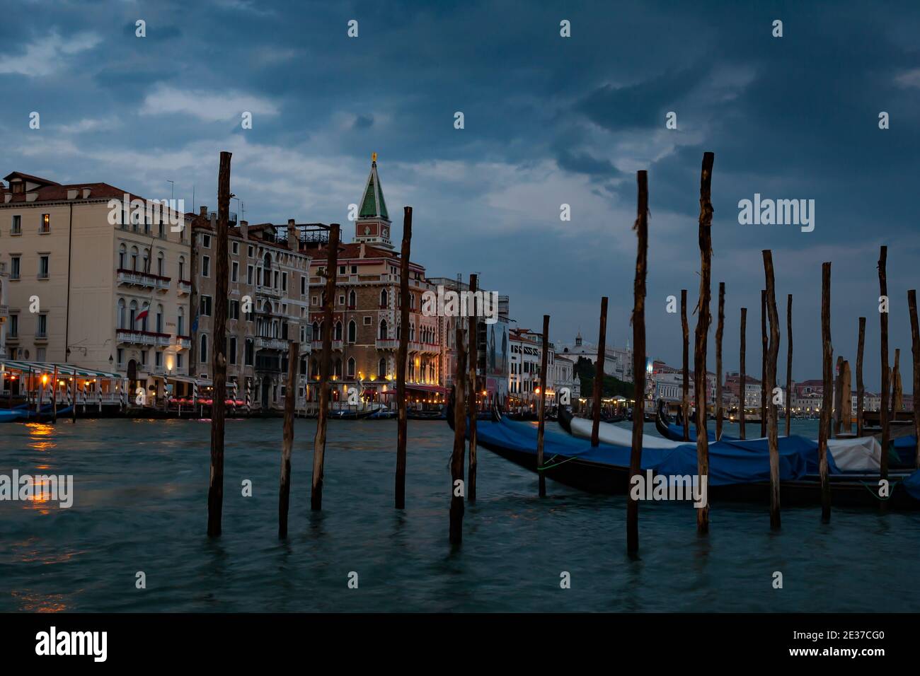 Venice dusk hi-res stock photography and images - Alamy