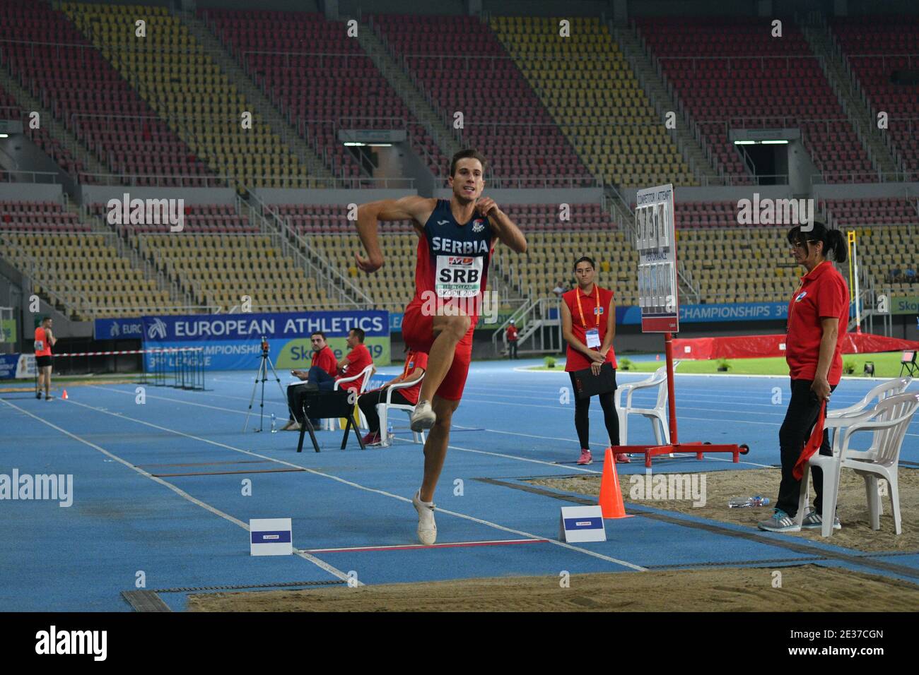Long jump for men hi-res stock photography and images - Alamy