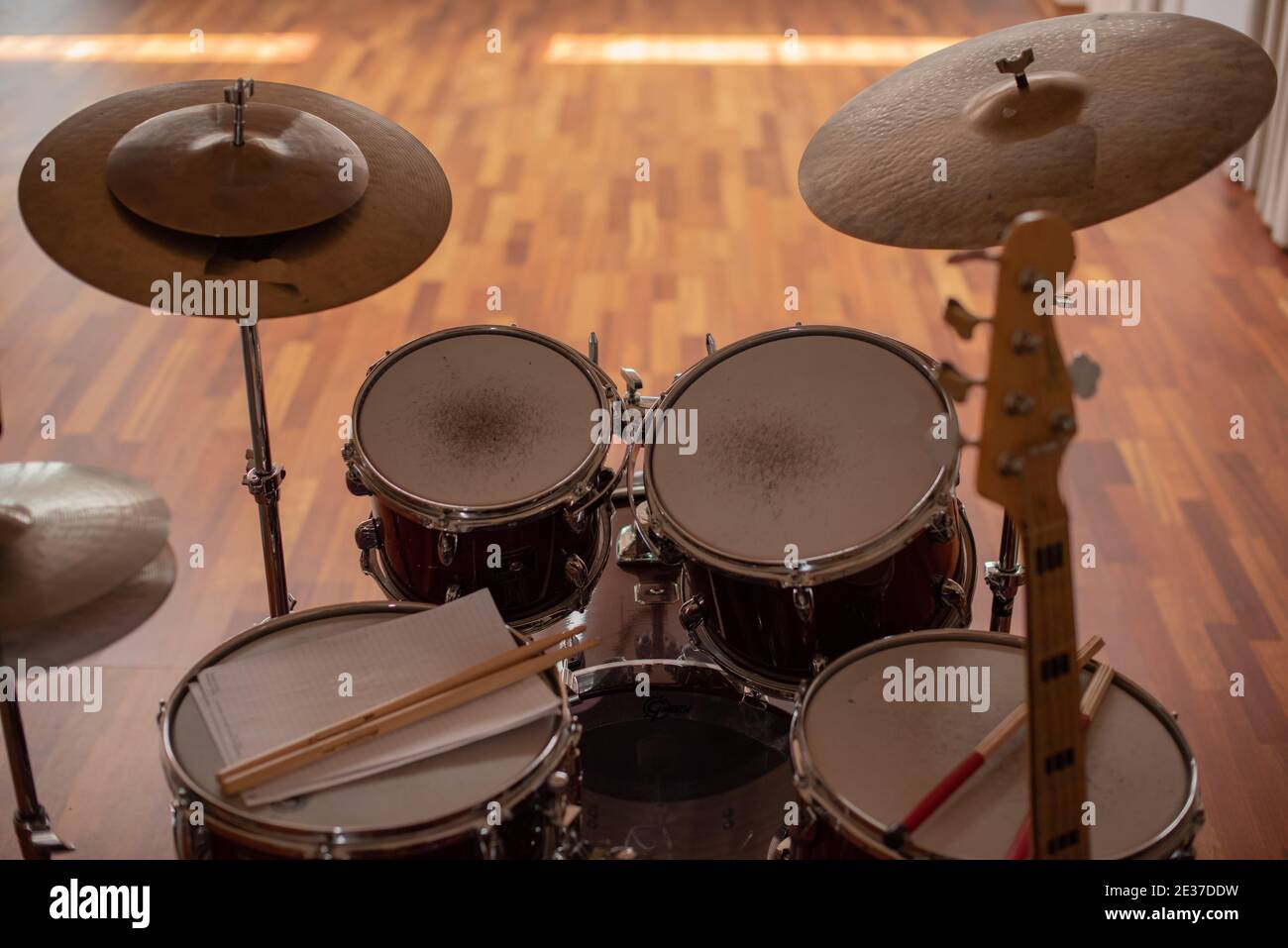 Instrument music drums hi-res stock photography and images - Alamy