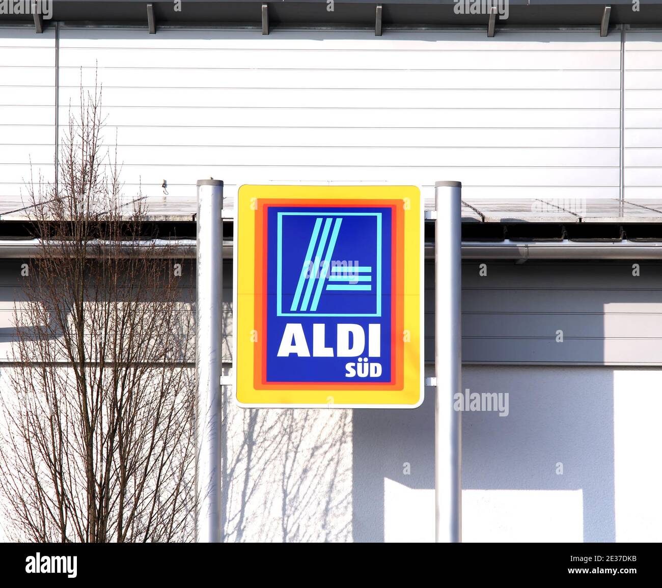 Aldi pole sign hi-res stock photography and images - Alamy