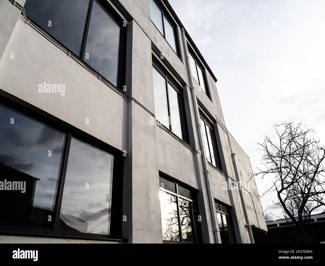 Office building hammersmith london hi-res stock photography and images ...