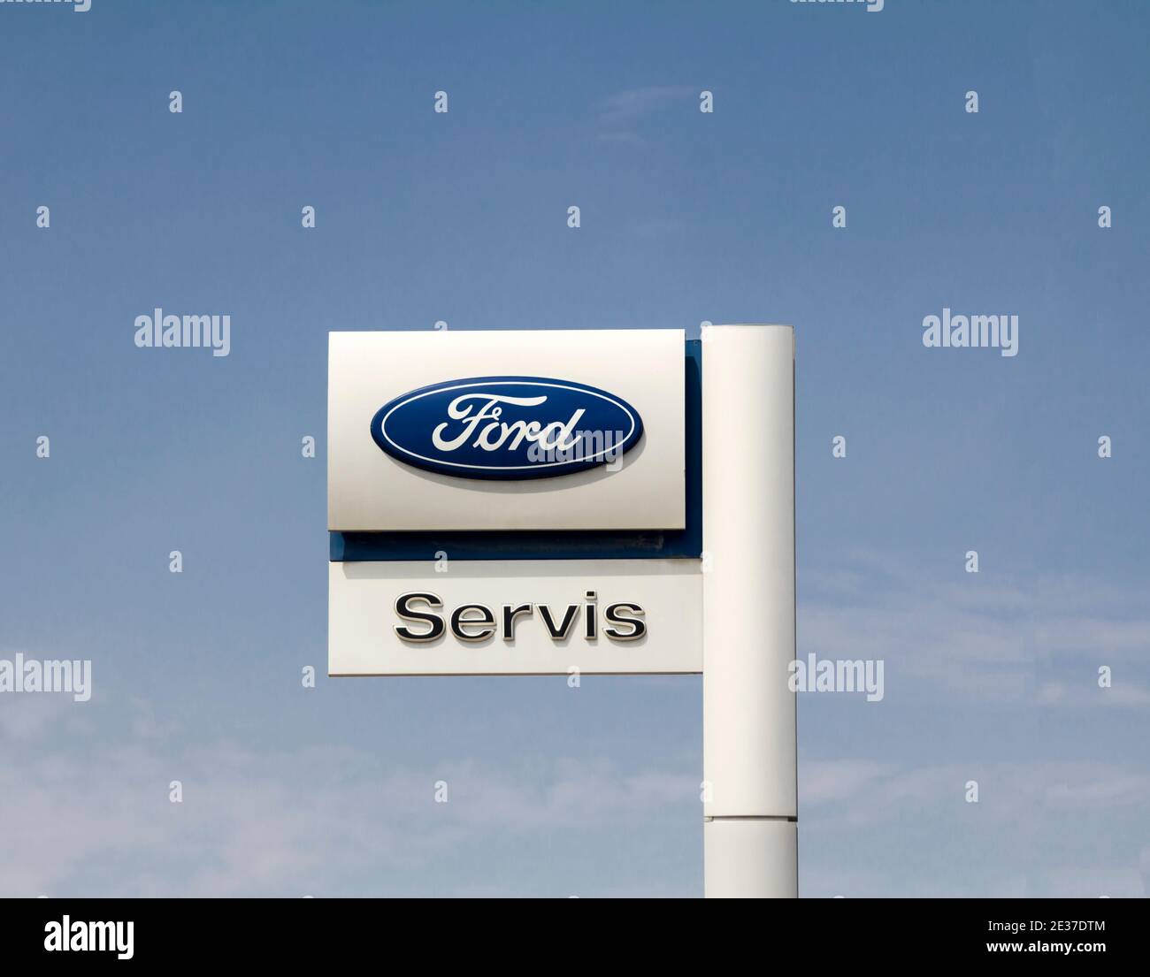 Ford service sign hi-res stock photography and images - Alamy