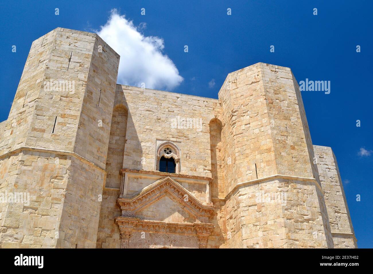 Castel del monte puglia italia hi-res stock photography and images - Alamy