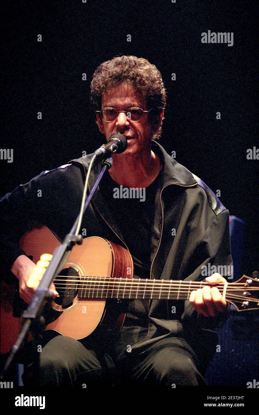 Lou reed performing hi-res stock photography and images - Alamy