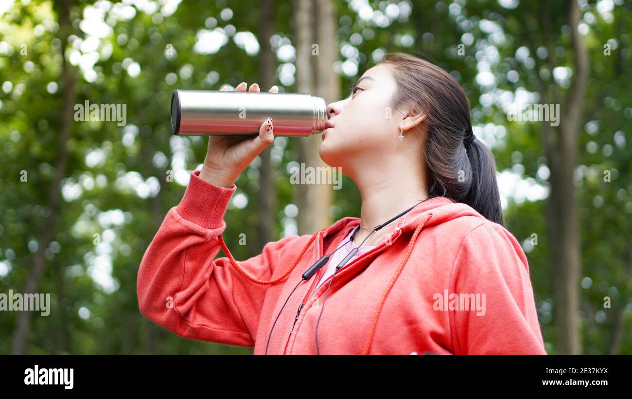 Drinking water after exercise hi-res stock photography and images - Alamy