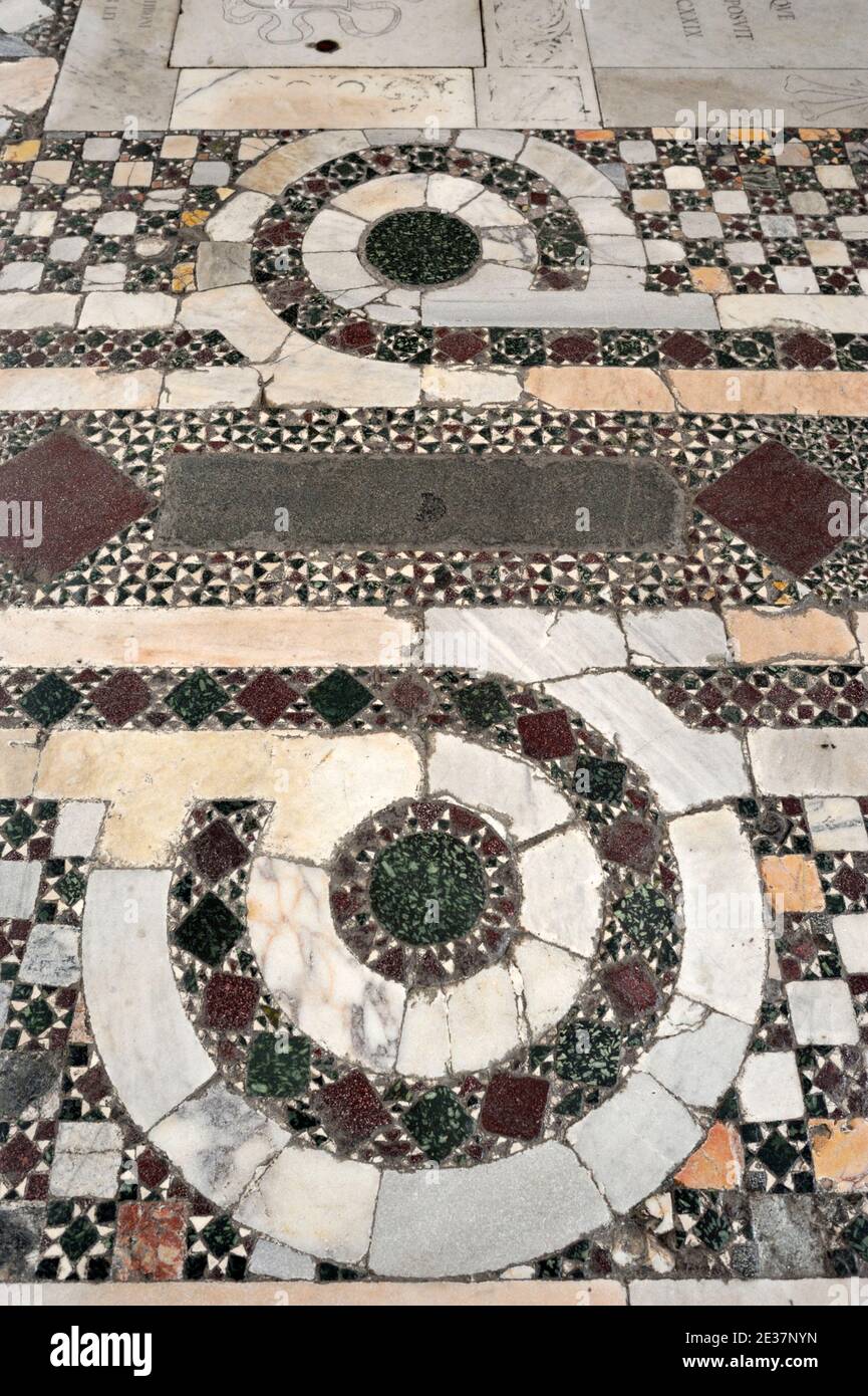 Italy, Rome, church of Santa Maria in Ara Coeli, cosmatesque floor ...
