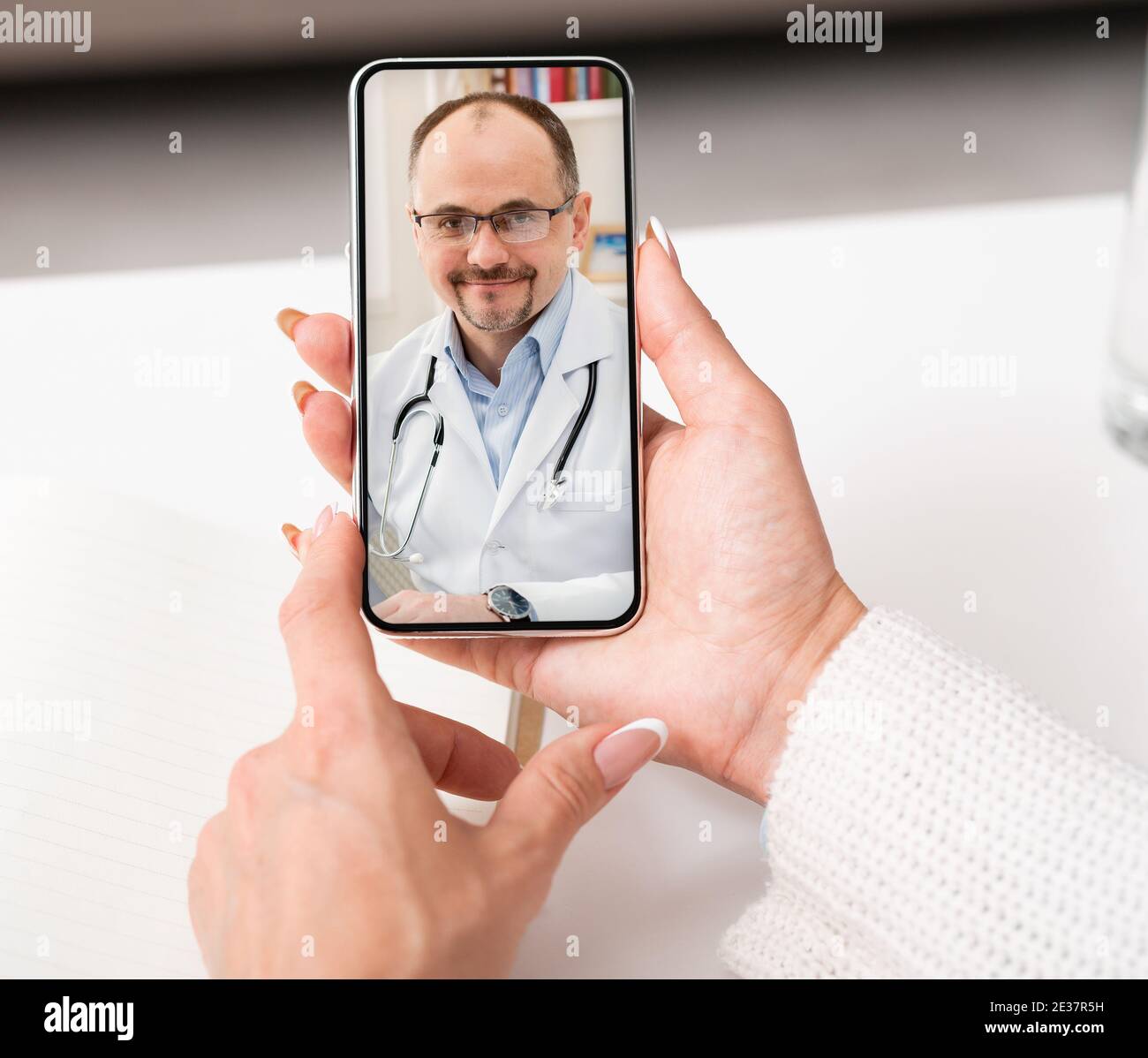Videoconference doctor hi-res stock photography and images - Alamy