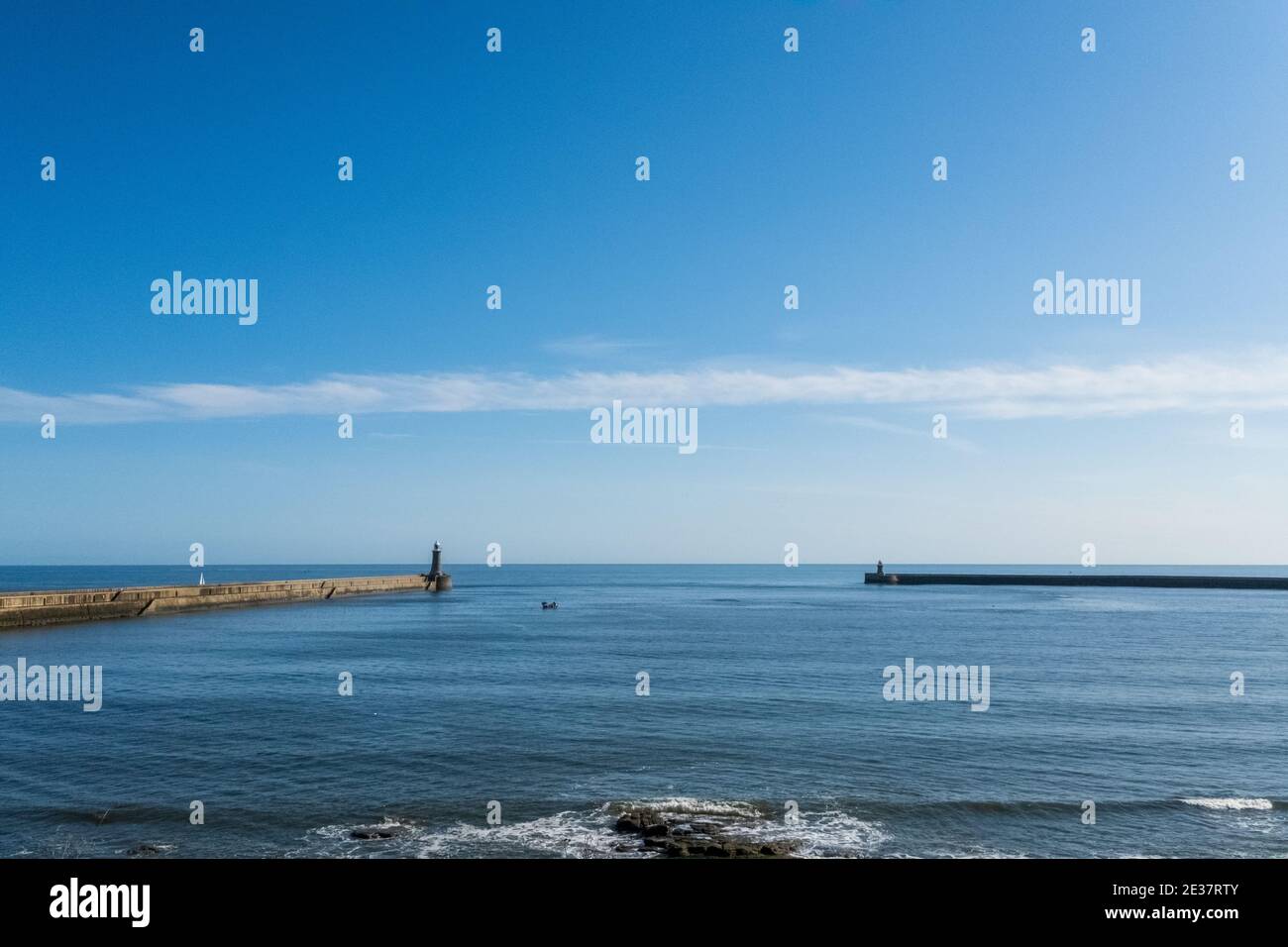 Tynemouth pier tyne river mouth hi-res stock photography and images - Alamy