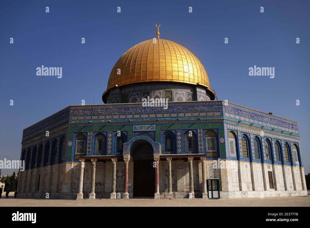 Stunning photo of the golden domed mosque in the Temple mount ...