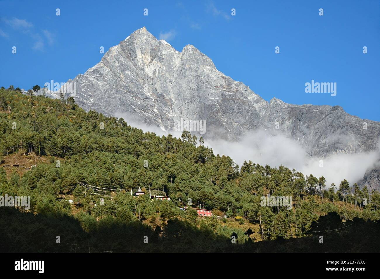 Nupla dominates the view from Phakding Stock Photo - Alamy