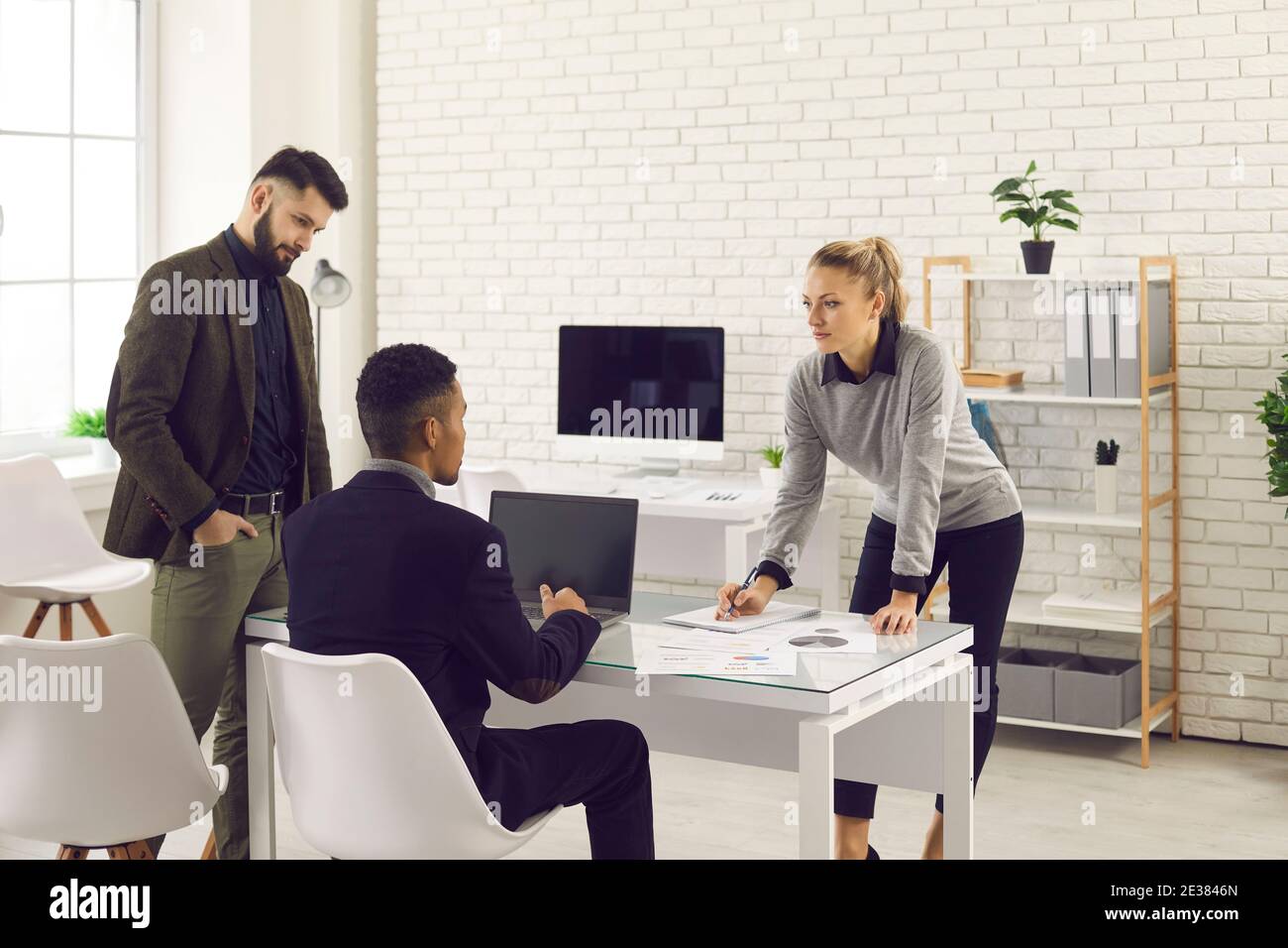 Teamwork multicultural hi-res stock photography and images - Alamy