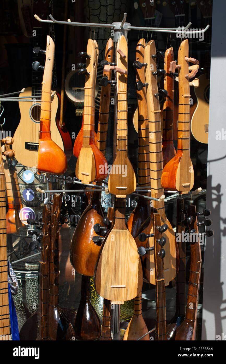 the classic turkish string instrument Saz, baglama Stock Photo - Alamy