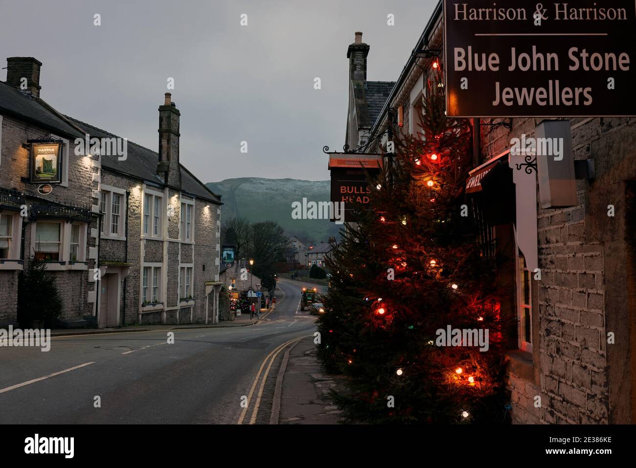 Castleton Village Winter High Resolution Stock Photography and Images ...