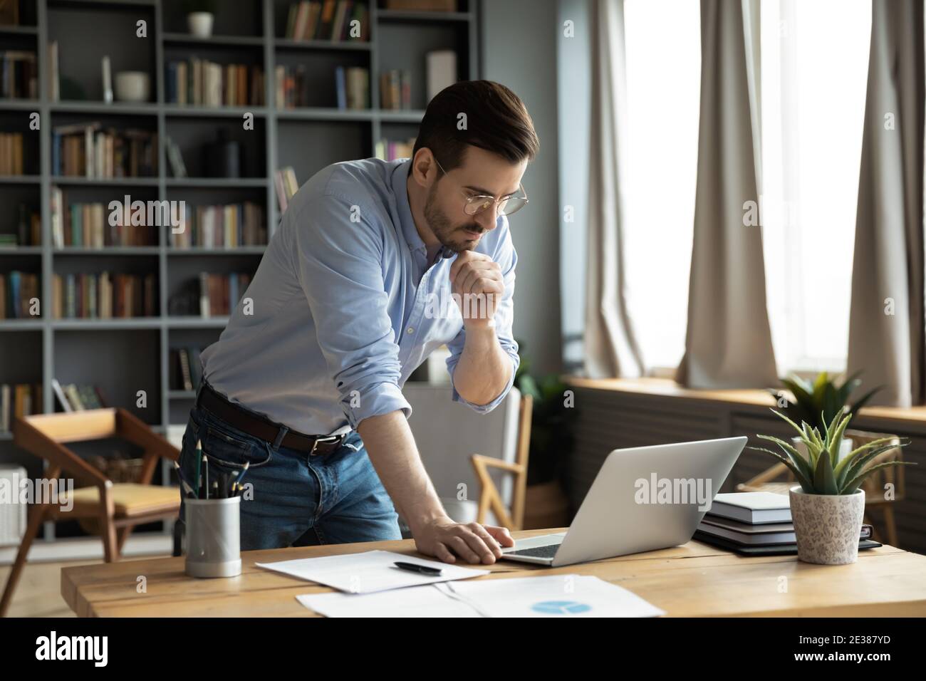 Analytics monitor hi-res stock photography and images - Alamy