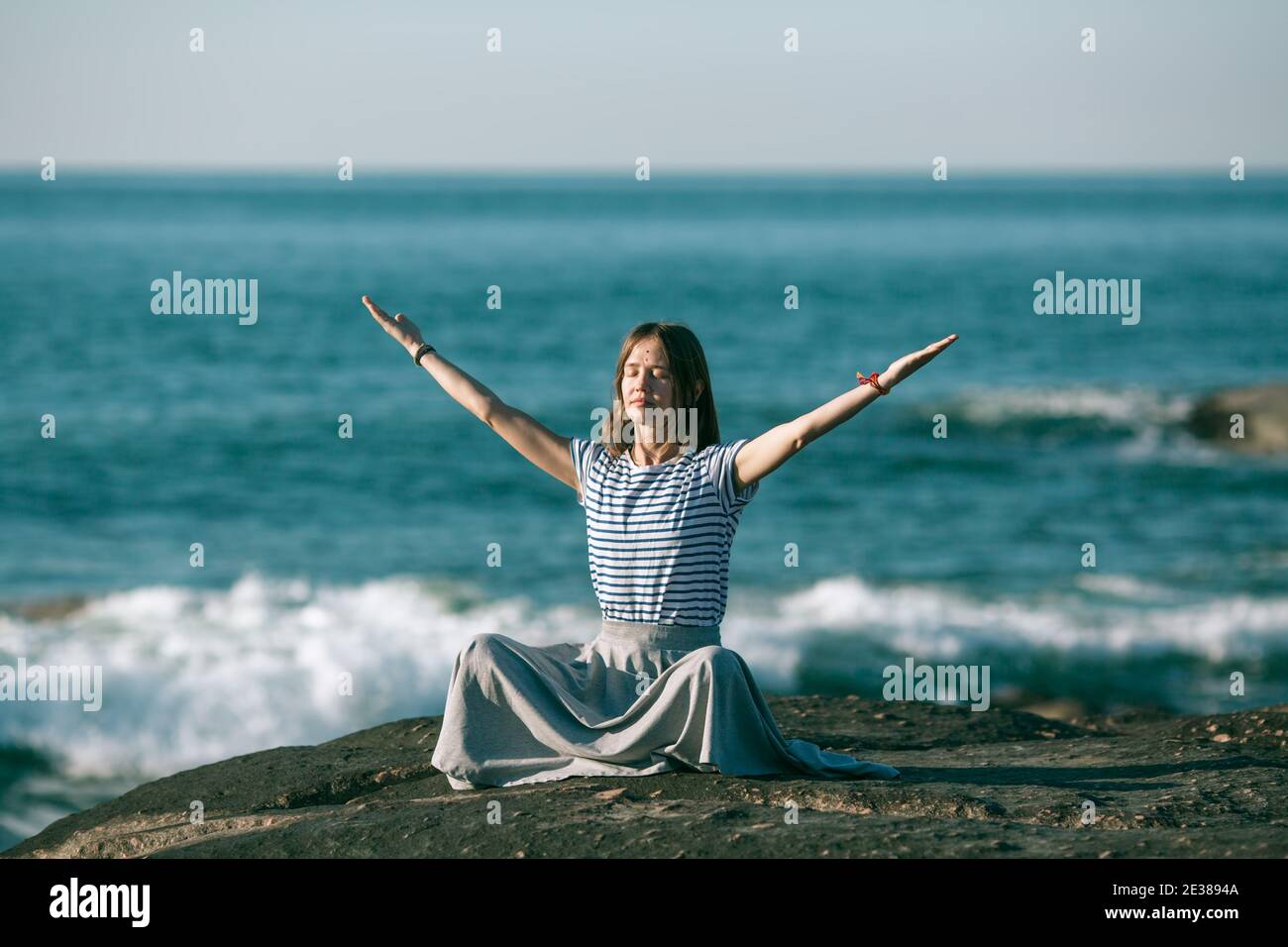 Silhouette woman sitting on rocks hi-res stock photography and images ...