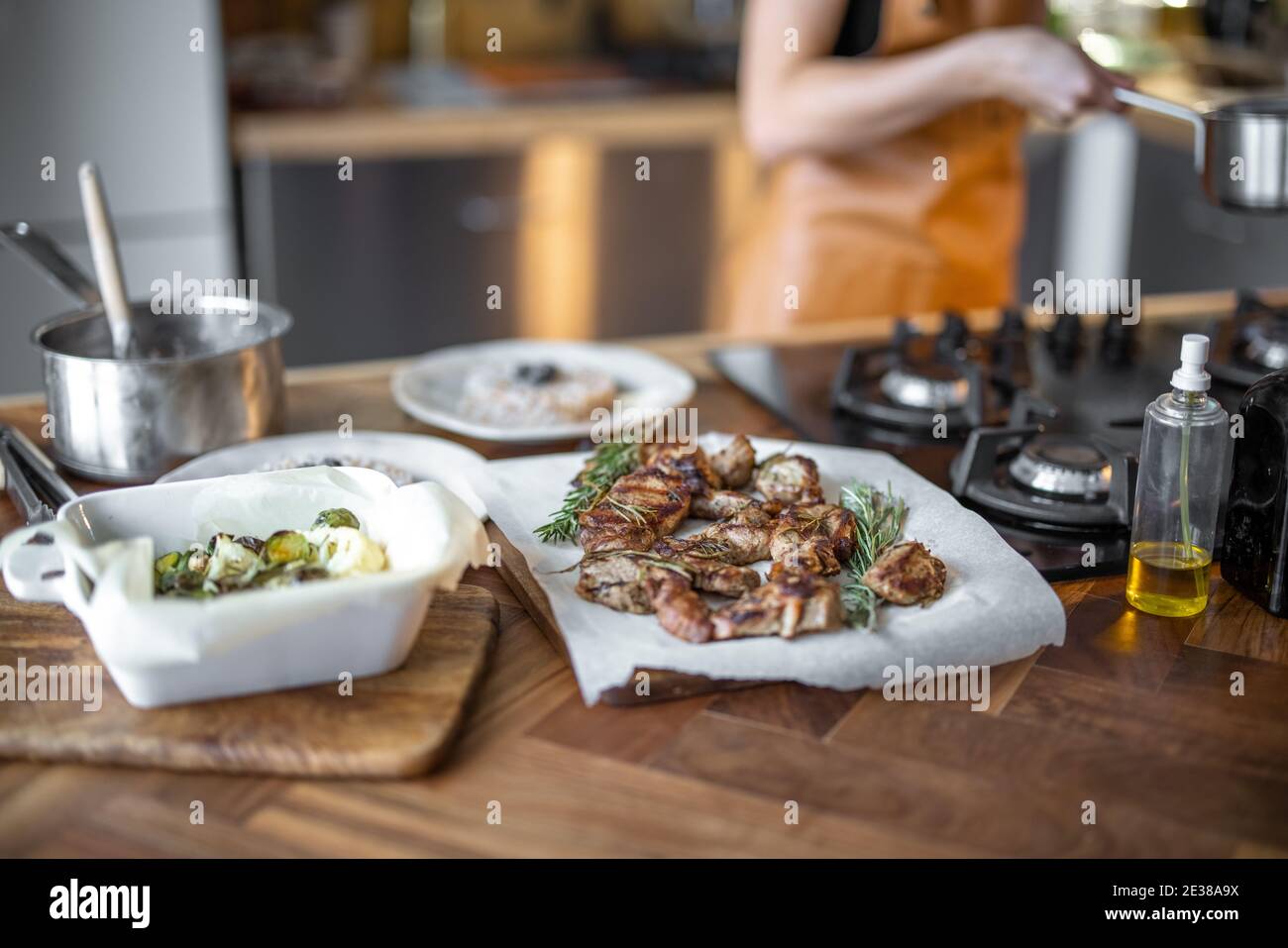 Woman cooking pan hi-res stock photography and images - Alamy