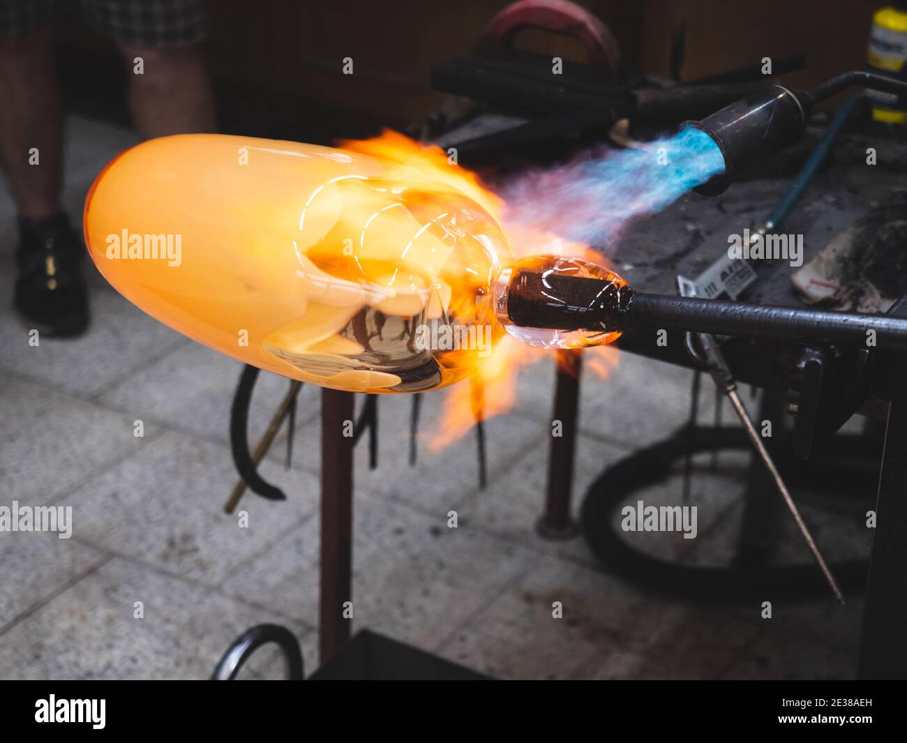 Gas fire hands heating hi-res stock photography and images - Alamy