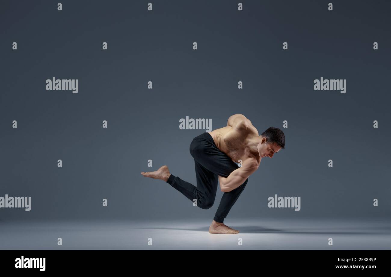Yoga pose difficult hi-res stock photography and images - Alamy