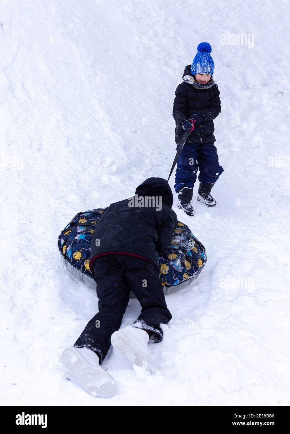Snow tubing hi-res stock photography and images - Alamy
