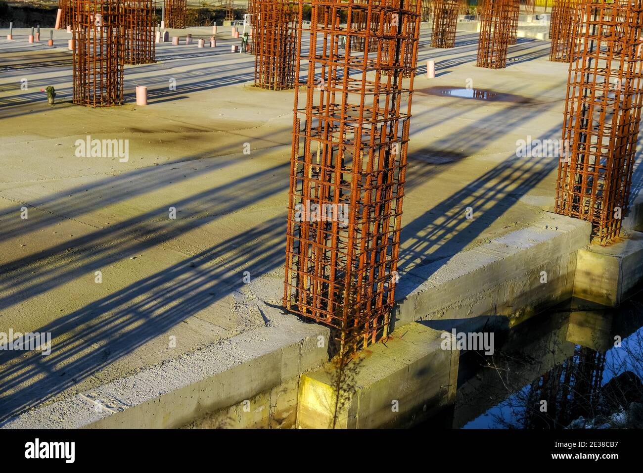 concrete and iron pillars structure abandoned Stock Photo - Alamy
