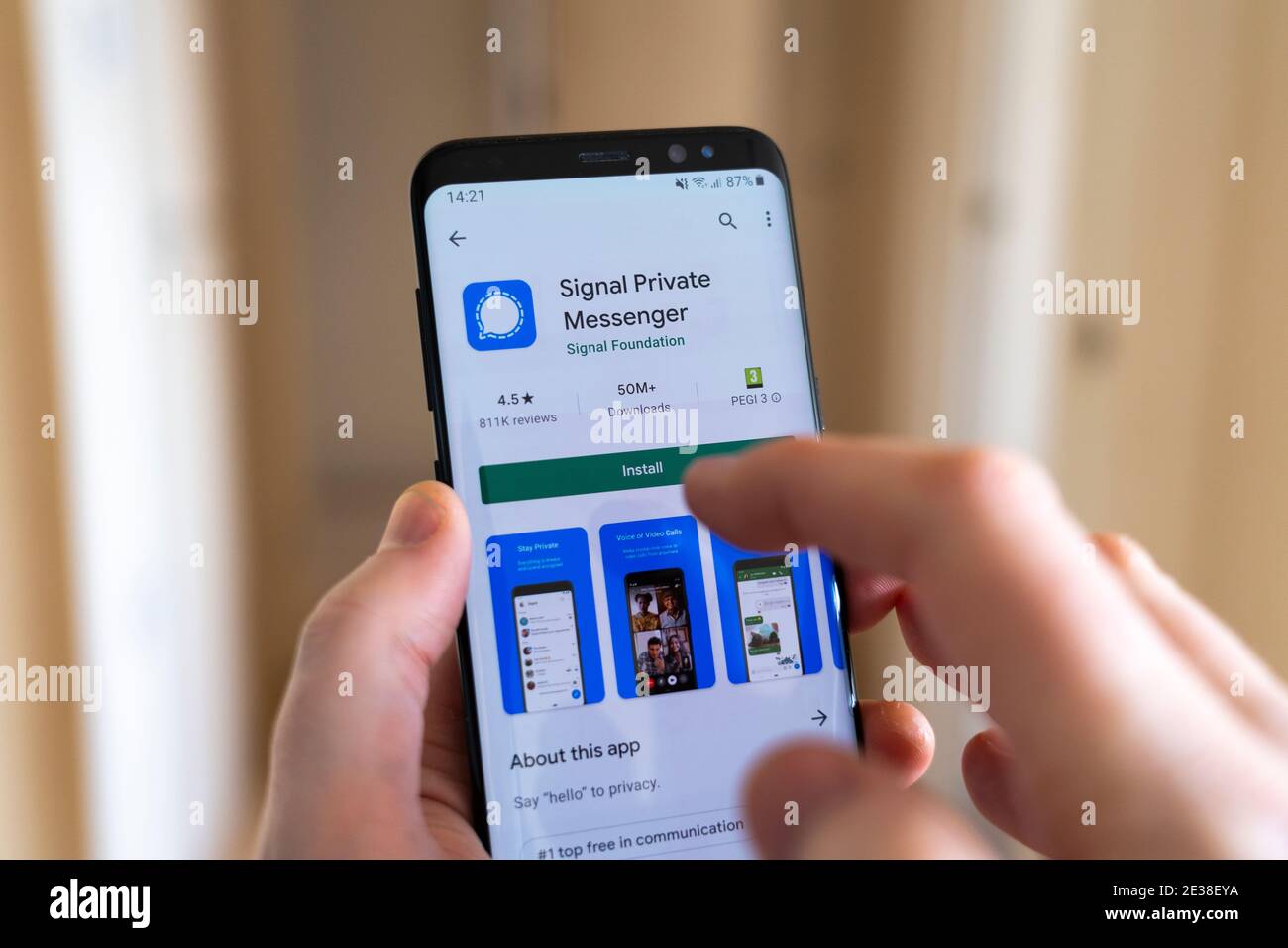 Signal messenger app smartphone hi-res stock photography and images - Alamy