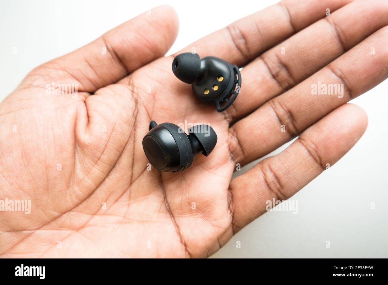 Hand holding ear buds hi-res stock photography and images - Alamy