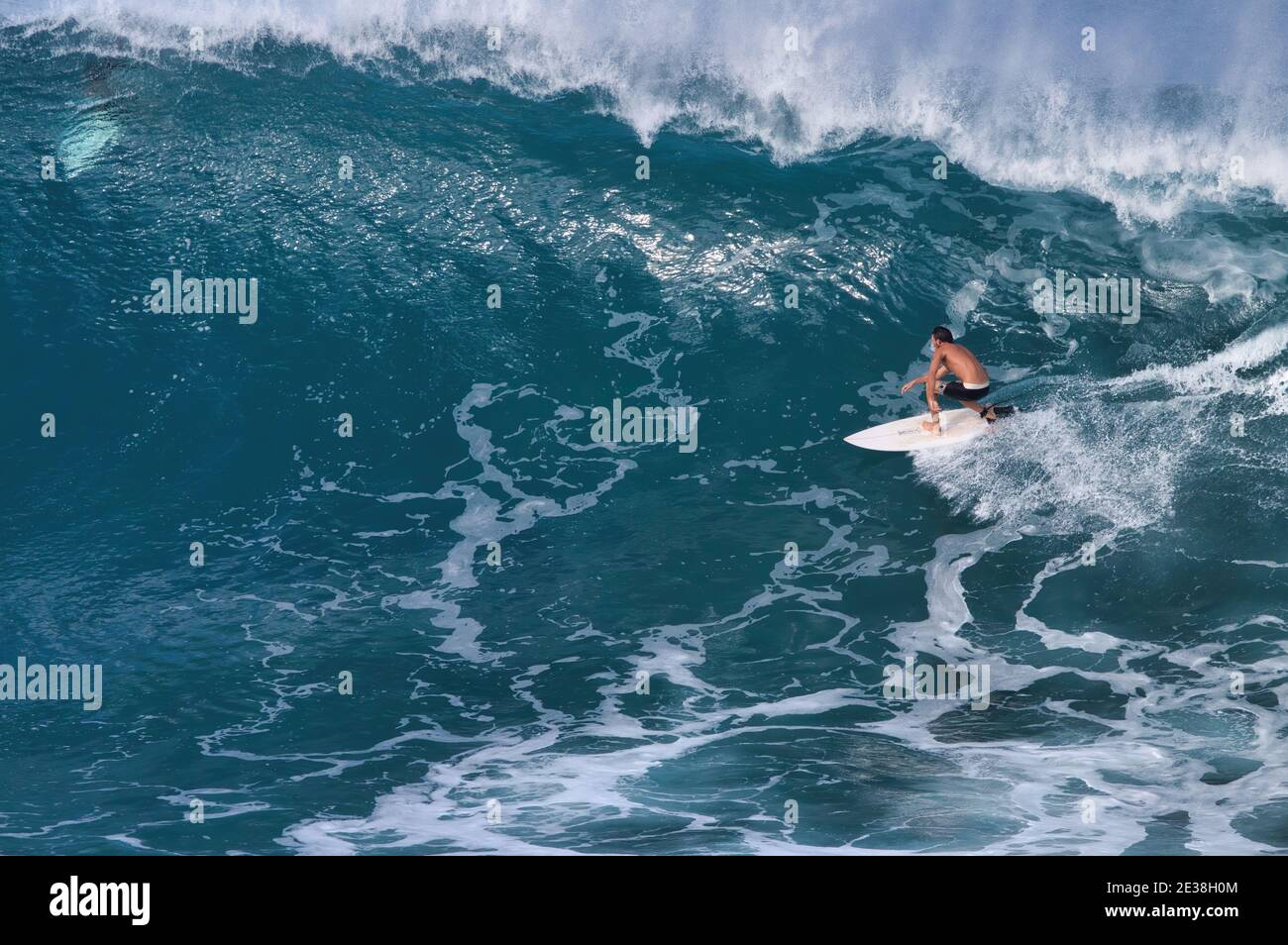 Surfer riding a barrel wave hi-res stock photography and images - Alamy