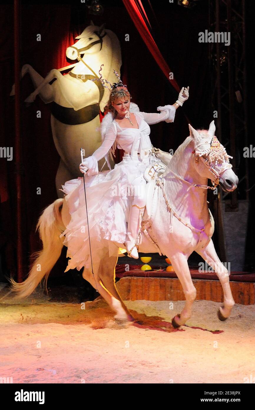 Jeane Manson performing a show at the new circus spectacle of Joseph ...
