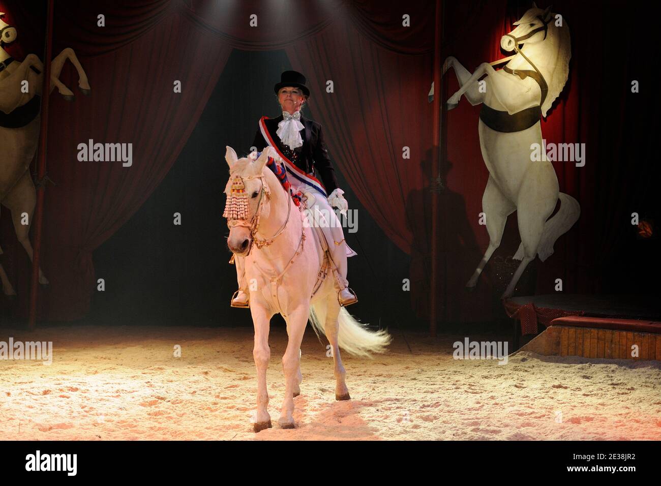 Jeane Manson performing a show at the new circus spectacle of Joseph ...