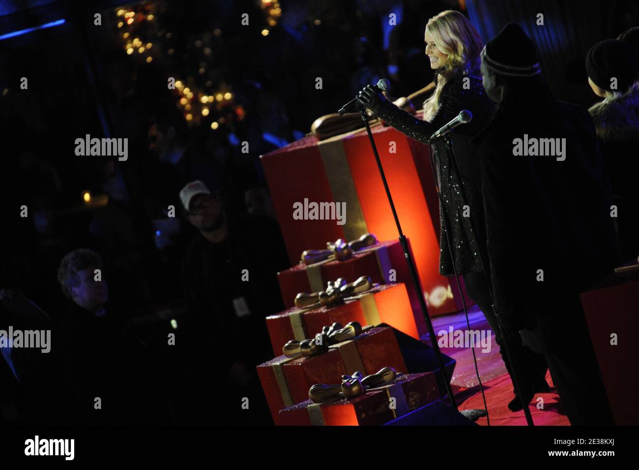 Jessica Simpson performs at the 2010 Rockefeller Center tree lighting ...