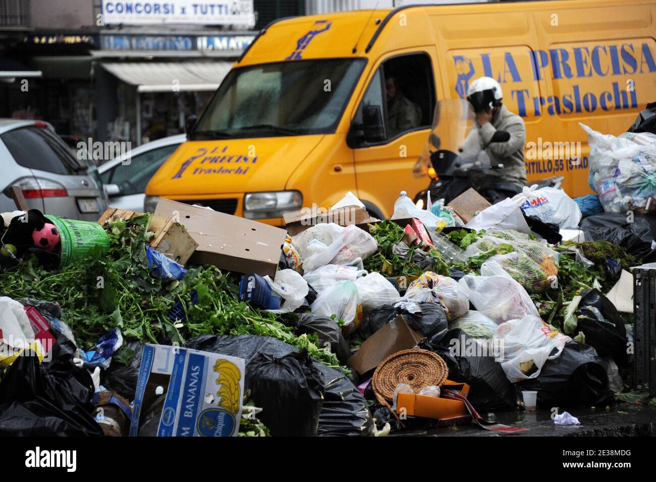 Rubbish naples hi-res stock photography and images - Alamy