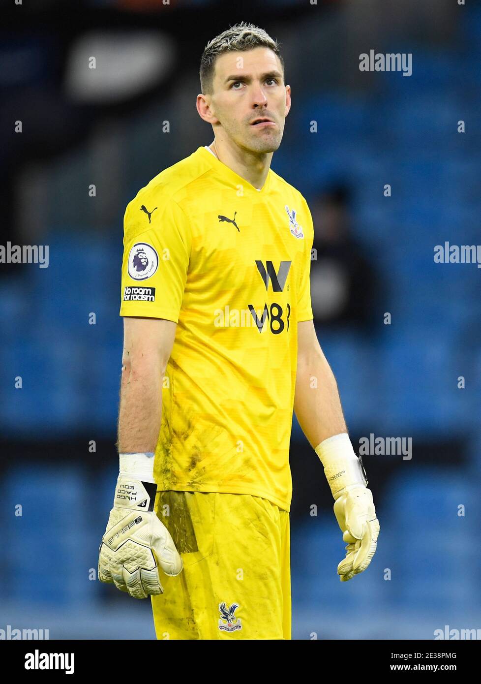 Crystal palace goalkeeper vicente guaita hi-res stock photography and ...