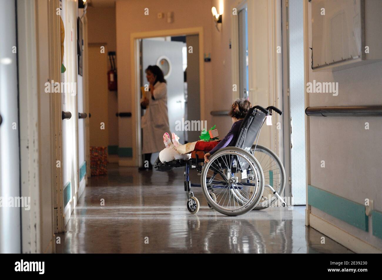 Hospital corridor france hi-res stock photography and images - Alamy