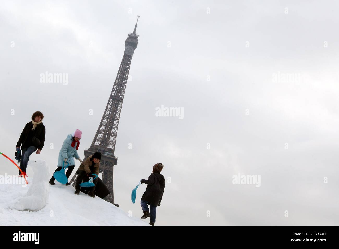 Paris eiffel tower ice skating hi-res stock photography and images - Alamy