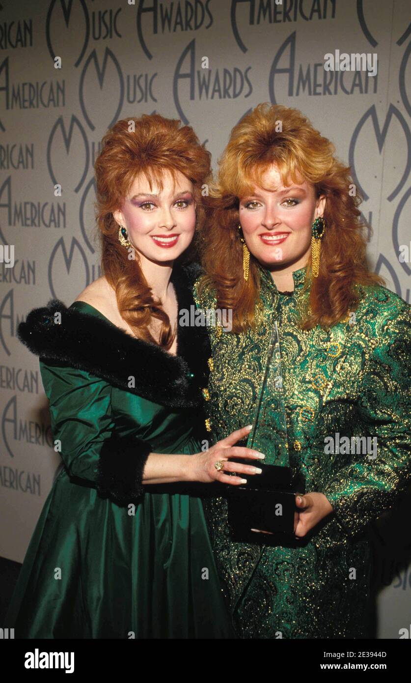 The Judds Naomi Judd And Wynonna Judd At The 1987 Amrerica Music Awards Credit Ralph Dominguez