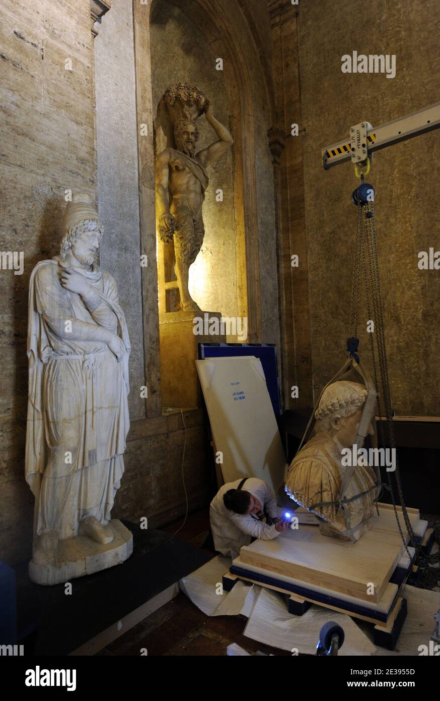 Dacian statue hi-res stock photography and images - Alamy