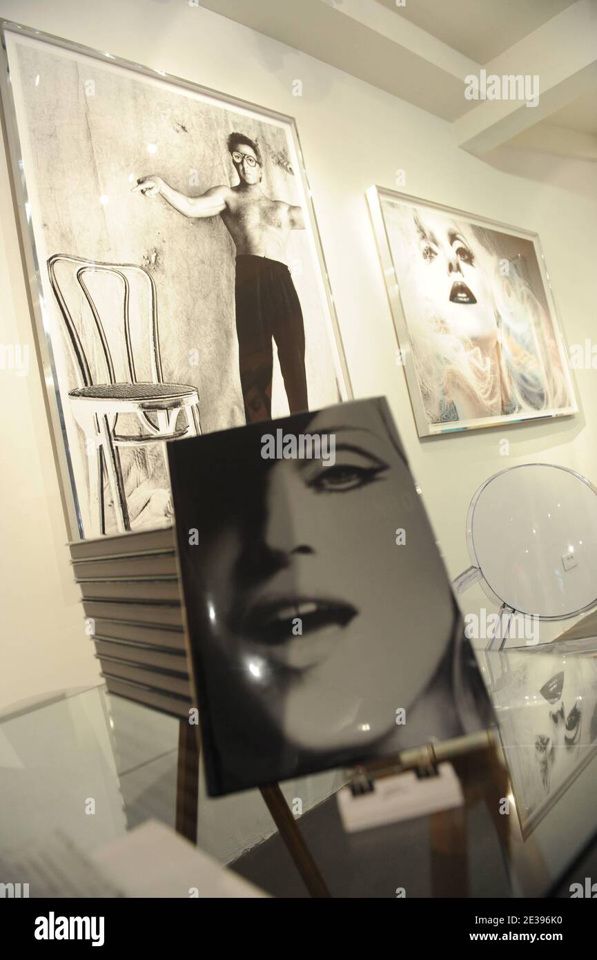 US photographer Tom Munro's photos exhibition held at the Galerie ...