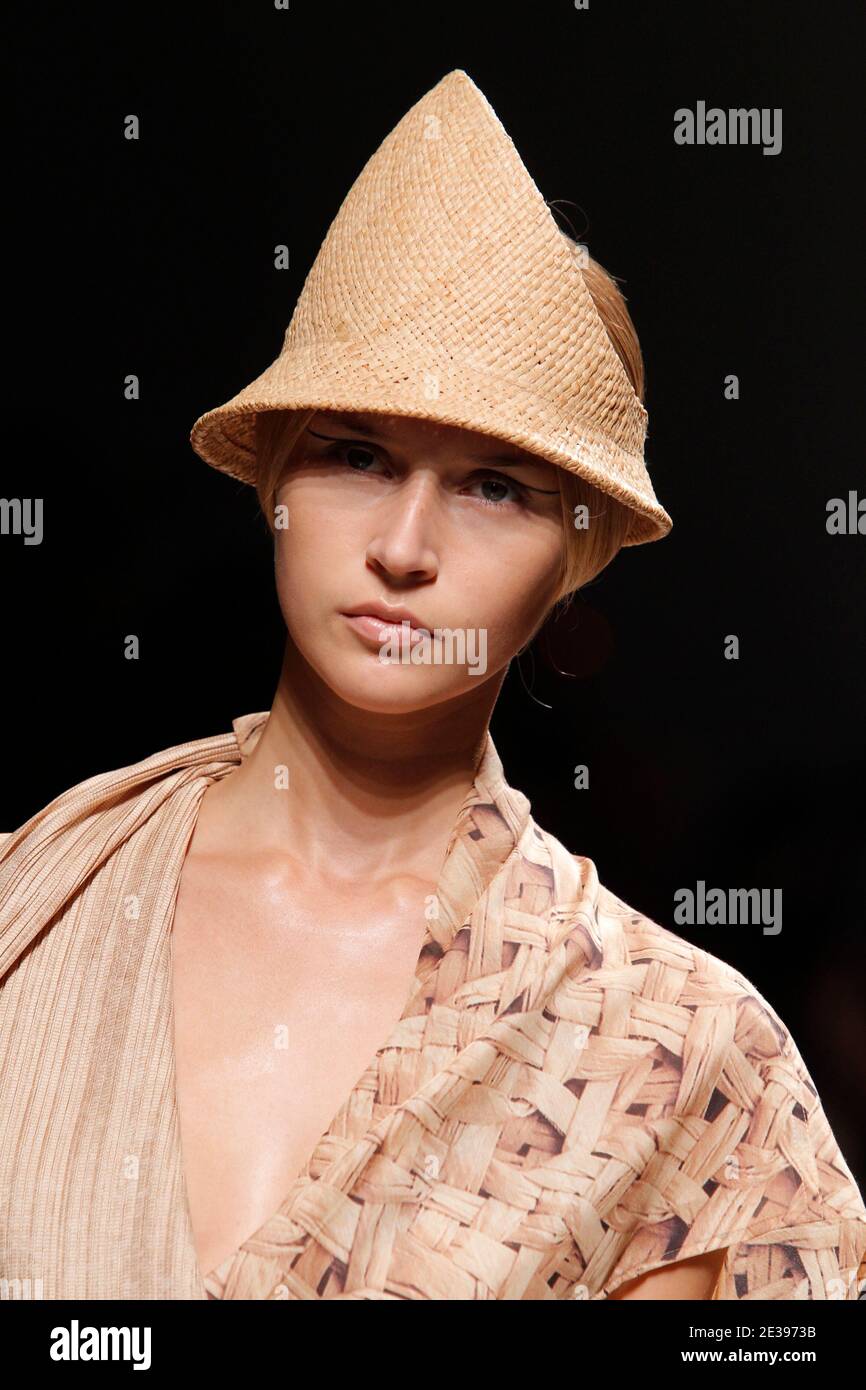 Issey miyake portrait hi-res stock photography and images - Alamy